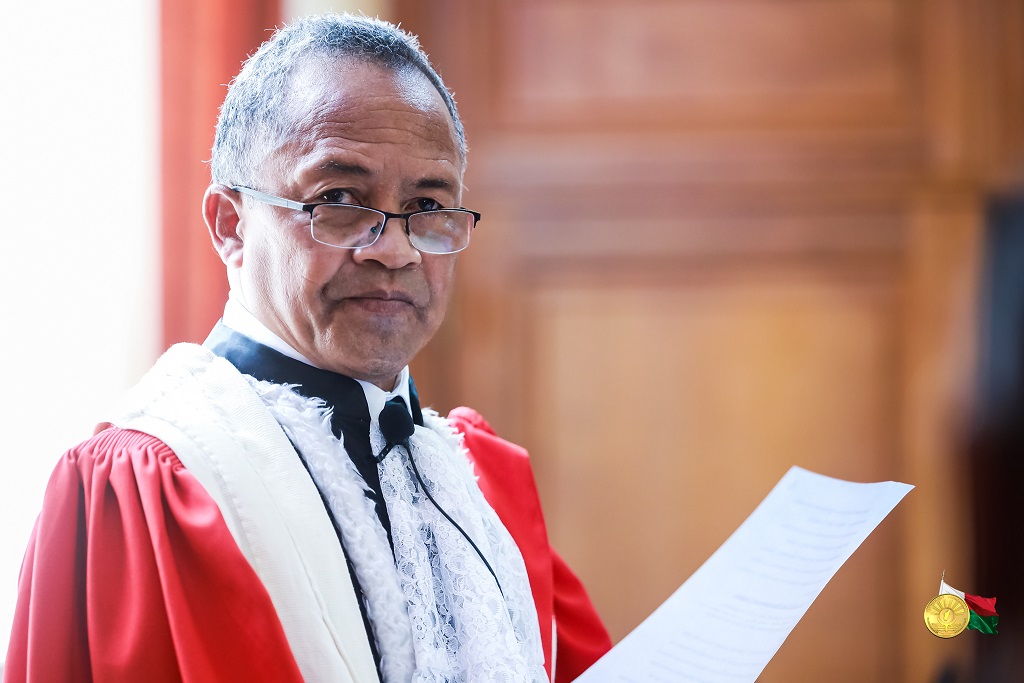 Cérémonie de prestation de serment et installation du Procureur Général ...